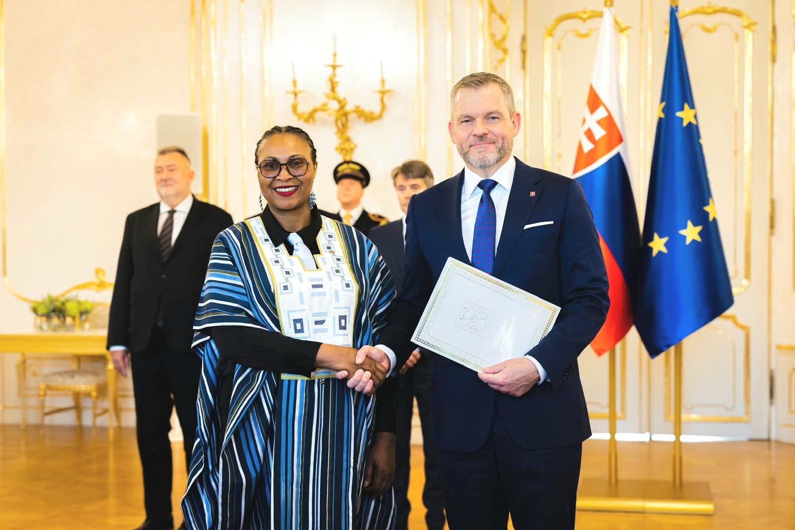 Ouagadougou-Bratislava : Maïmounata OUATTARA remet ses Lettres de ...